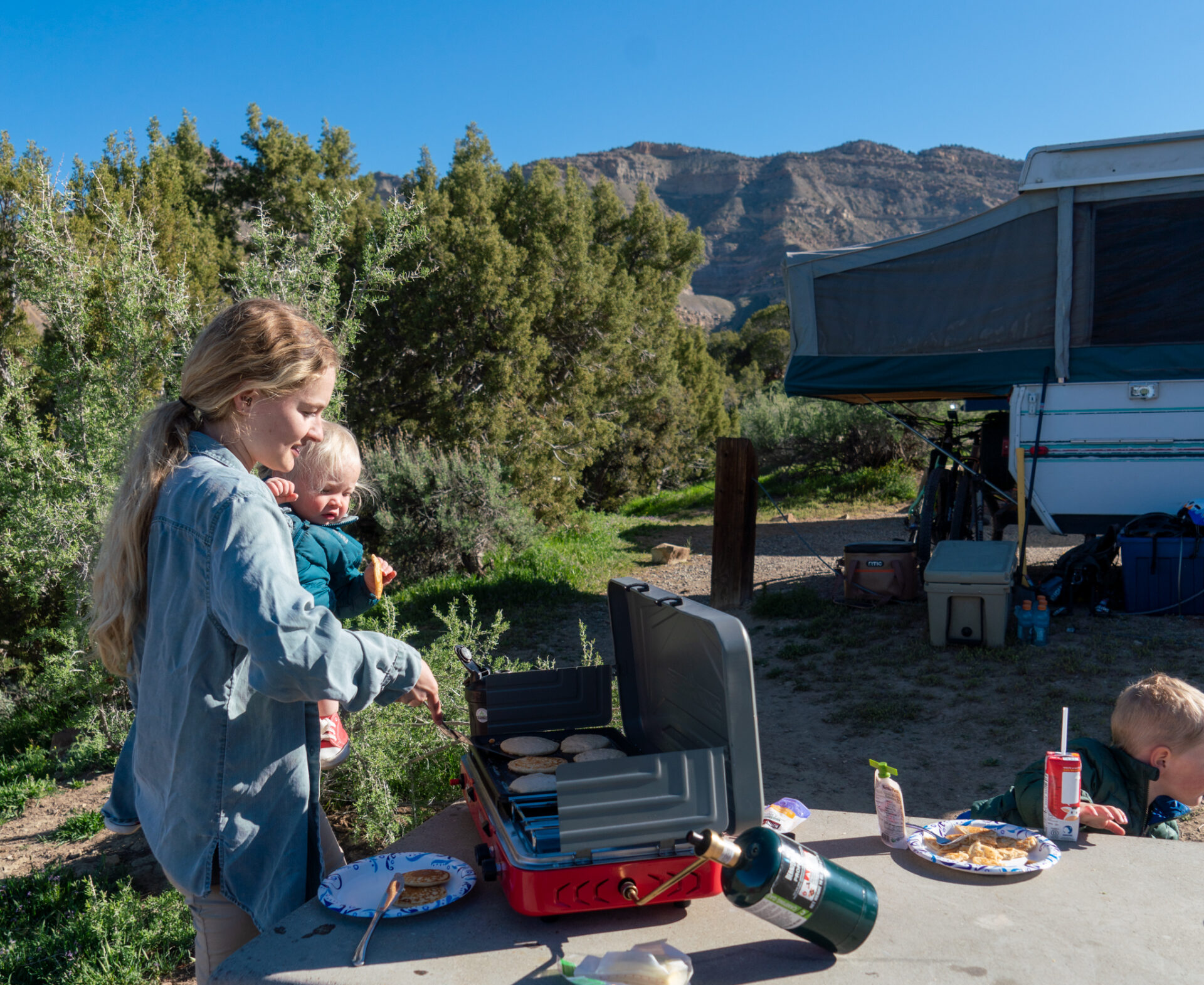 10 Easy Dinner Meals for Camping with Kids - Hailey Outside